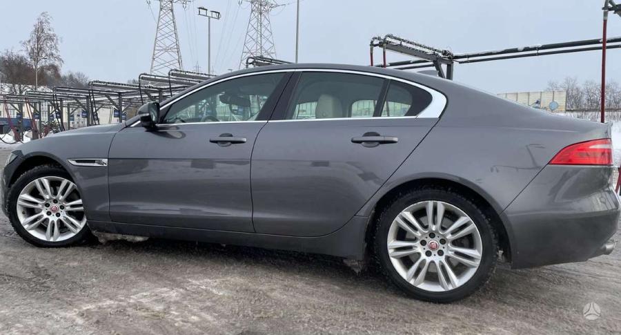 Pelēks Jaguar XE 2017 Kauņa, ar dzinēja tilpumu 2.00 L un nobraukumu 230 tūkst. km par 8700 €, foto 3 vietnē AUTOMOTO.COM.LV