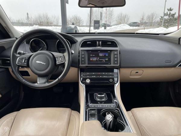 Pelēks Jaguar XE 2017 Kauņa, ar dzinēja tilpumu 2.00 L un nobraukumu 230 tūkst. km par 8700 €, foto 6 vietnē AUTOMOTO.COM.LV