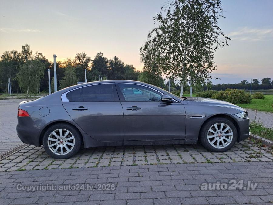Grey Jaguar XE 2017 in Tartu, with an engine capacity of 2.00 L and mileage of 200 thousand km for 14400 €, photo 4 on AUTOMOTO.COM.LV