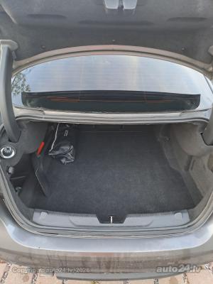 Grey Jaguar XE 2017 in Tartu, with an engine capacity of 2.00 L and mileage of 200 thousand km for 14400 €, photo 12 on AUTOMOTO.COM.LV