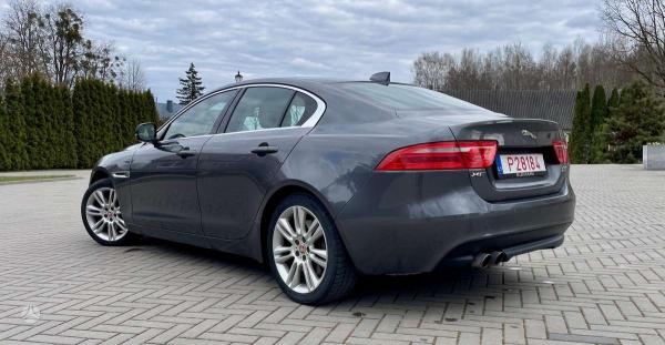 Grey Jaguar XE 2017 in Kaunas, with an engine capacity of 2.00 L and mileage of 230 thousand km for 7500 €, photo 6 on AUTOMOTO.COM.LV