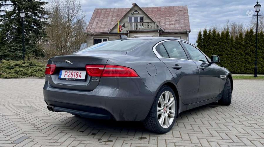 Pelēks Jaguar XE 2017 Kauņa, ar dzinēja tilpumu 2.00 L un nobraukumu 230 tūkst. km par 7500 €, foto 7 vietnē AUTOMOTO.COM.LV