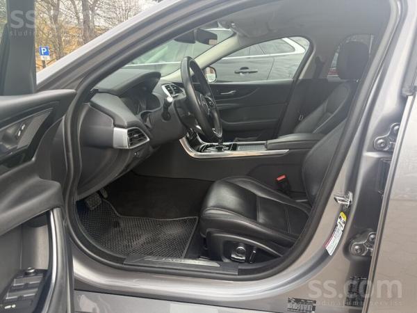 Grey Jaguar XE 2020 in Riga, with an engine capacity of 2.00 L and mileage of 87 thousand km for 24000 €, photo 8 on AUTOMOTO.COM.LV