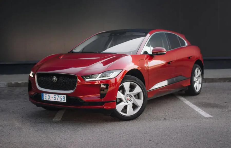 Red Jaguar XE 2018 in Riga, with an engine capacity of 0.00 L and mileage of 139 thousand km for 36500 €, photo 1 on AUTOMOTO.COM.LV