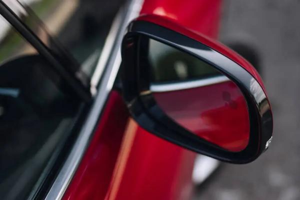 Red Jaguar XE 2018 in Riga, with an engine capacity of 0.00 L and mileage of 139 thousand km for 36500 €, photo 5 on AUTOMOTO.COM.LV