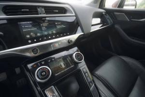 Red Jaguar XE 2018 in Riga, with an engine capacity of 0.00 L and mileage of 139 thousand km for 36500 €, photo 9 on AUTOMOTO.COM.LV