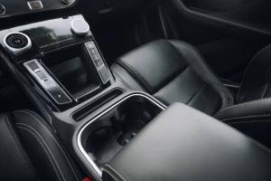 Red Jaguar XE 2018 in Riga, with an engine capacity of 0.00 L and mileage of 139 thousand km for 36500 €, photo 10 on AUTOMOTO.COM.LV