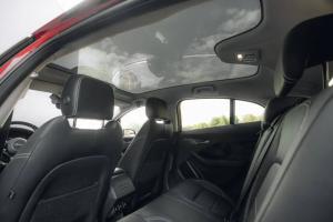 Red Jaguar XE 2018 in Riga, with an engine capacity of 0.00 L and mileage of 139 thousand km for 36500 €, photo 11 on AUTOMOTO.COM.LV