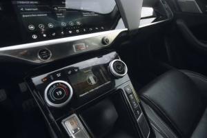 Red Jaguar XE 2018 in Riga, with an engine capacity of 0.00 L and mileage of 139 thousand km for 36500 €, photo 12 on AUTOMOTO.COM.LV