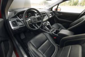 Red Jaguar XE 2018 in Riga, with an engine capacity of 0.00 L and mileage of 139 thousand km for 36500 €, photo 14 on AUTOMOTO.COM.LV