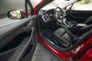 Red Jaguar XE 2018 in Riga, with an engine capacity of 0.00 L and mileage of 139 thousand km for 36500 €, photo 15 on AUTOMOTO.COM.LV
