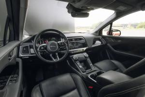 Red Jaguar XE 2018 in Riga, with an engine capacity of 0.00 L and mileage of 139 thousand km for 36500 €, photo 16 on AUTOMOTO.COM.LV