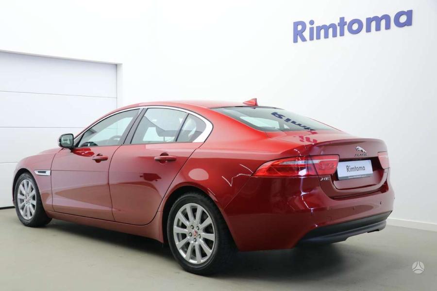 Red Jaguar XE 2015 in Vilnius, with an engine capacity of 2.00 L and mileage of 48 thousand km for 11950 €, photo 2 on AUTOMOTO.COM.LV