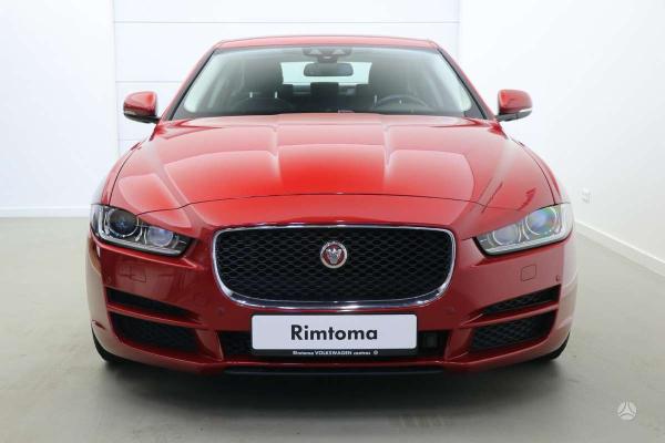 Sarkans Jaguar XE 2015 Viļņa, ar dzinēja tilpumu 2.00 L un nobraukumu 48 tūkst. km par 11950 €, foto 6 vietnē AUTOMOTO.COM.LV