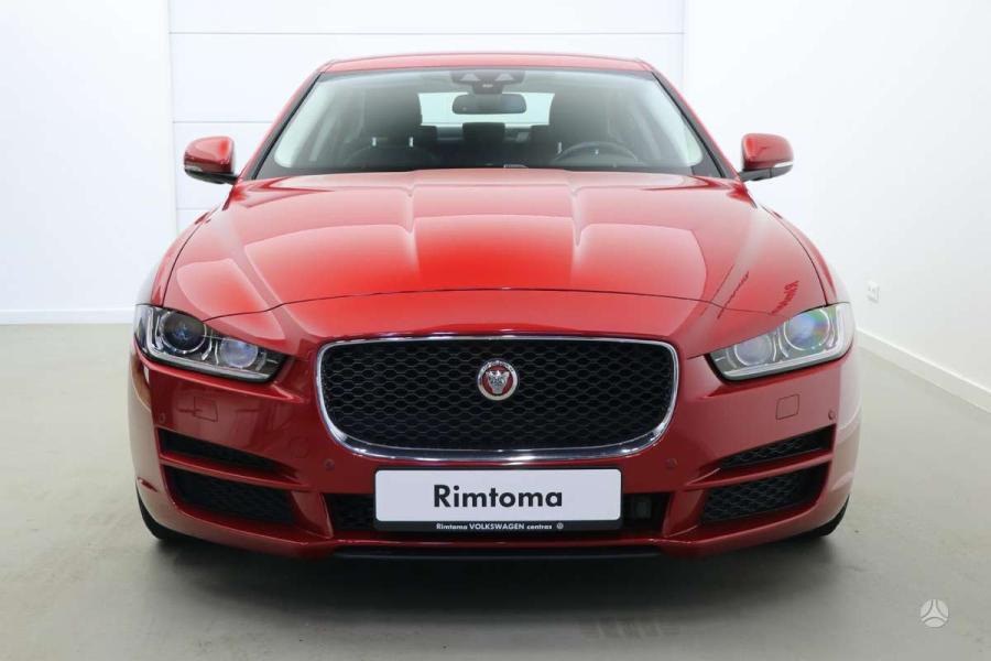 Sarkans Jaguar XE 2015 Viļņa, ar dzinēja tilpumu 2.00 L un nobraukumu 48 tūkst. km par 11950 €, foto 6 vietnē AUTOMOTO.COM.LV