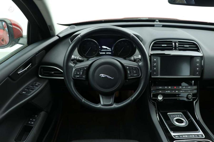 Sarkans Jaguar XE 2015 Viļņa, ar dzinēja tilpumu 2.00 L un nobraukumu 48 tūkst. km par 11950 €, foto 19 vietnē AUTOMOTO.COM.LV