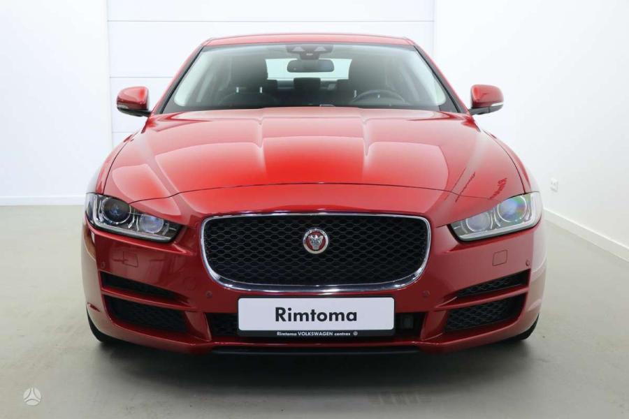 Red Jaguar XE 2015 in Vilnius, with an engine capacity of 2.00 L and mileage of 48 thousand km for 11690 €, photo 6 on AUTOMOTO.COM.LV