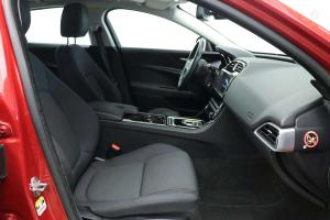Red Jaguar XE 2015 in Vilnius, with an engine capacity of 2.00 L and mileage of 48 thousand km for 11690 €, photo 10 on AUTOMOTO.COM.LV
