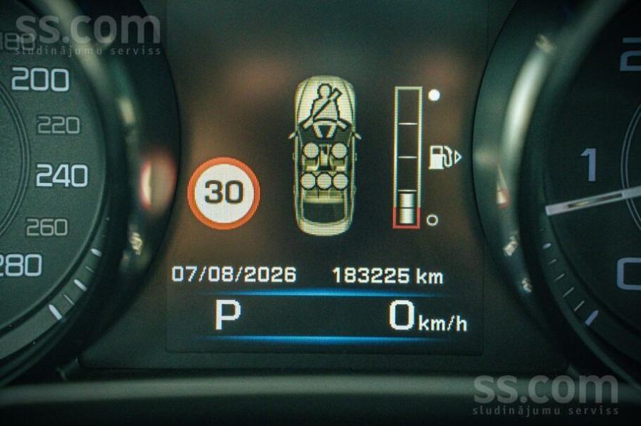 Sarkans Jaguar XE 2015 Rīga, ar dzinēja tilpumu 2.00 L un nobraukumu 183 tūkst. km par 5990 €, foto 9 vietnē AUTOMOTO.COM.LV