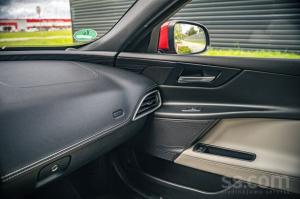 Sarkans Jaguar XE 2015 Rīga, ar dzinēja tilpumu 2.00 L un nobraukumu 183 tūkst. km par 5990 €, foto 17 vietnē AUTOMOTO.COM.LV