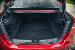 Sarkans Jaguar XE 2015 Rīga, ar dzinēja tilpumu 2.00 L un nobraukumu 183 tūkst. km par 5990 €, foto 18 vietnē AUTOMOTO.COM.LV