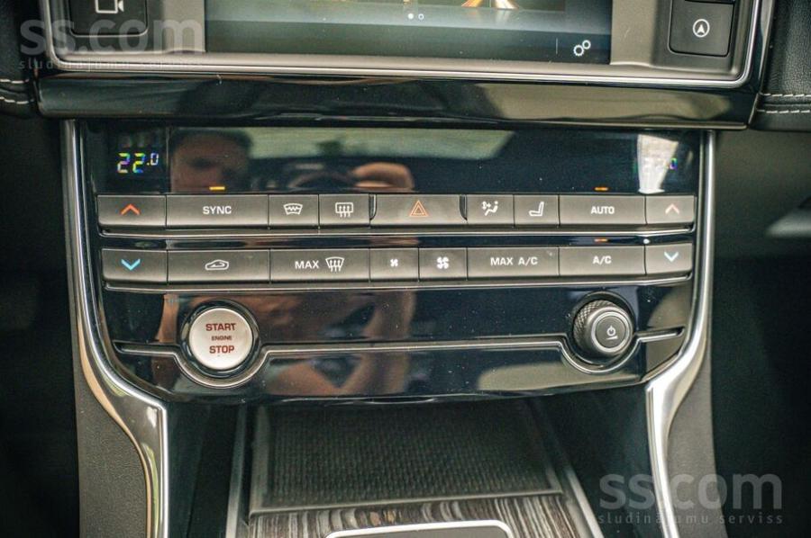 Sarkans Jaguar XE 2015 Rīga, ar dzinēja tilpumu 2.00 L un nobraukumu 183 tūkst. km par 5990 €, foto 25 vietnē AUTOMOTO.COM.LV