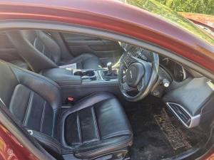 Sarkans Jaguar XE 2016 Alīta, ar dzinēja tilpumu 2.00 L un nobraukumu 128 tūkst. km par 3200 €, foto 6 vietnē AUTOMOTO.COM.LV