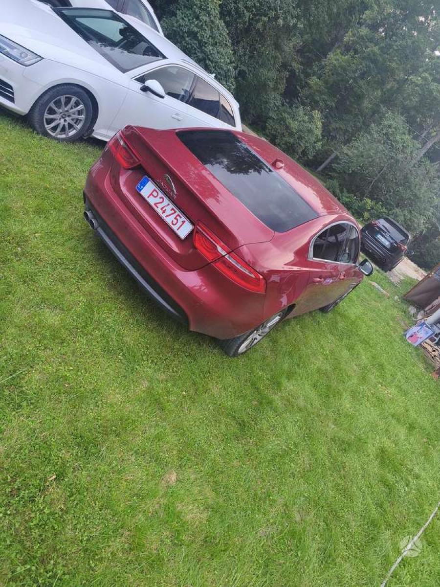 Red Jaguar XE 2016 in Vilnius, with an engine capacity of 2.00 L and mileage of 168 thousand km for 7700 €, photo 8 on AUTOMOTO.COM.LV