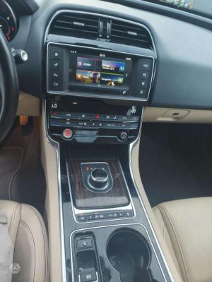 Red Jaguar XE 2016 in Vilnius, with an engine capacity of 2.00 L and mileage of 168 thousand km for 7700 €, photo 17 on AUTOMOTO.COM.LV