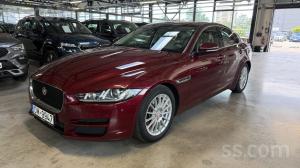 Red Jaguar XE 2016 in Riga, with an engine capacity of 2.00 L and mileage of 87 thousand km for 8900 €, photo  on AUTOMOTO.COM.LV