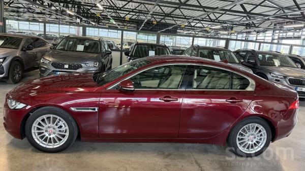 Red Jaguar XE 2016 in Riga, with an engine capacity of 2.00 L and mileage of 87 thousand km for 8900 €, photo 3 on AUTOMOTO.COM.LV