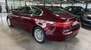 Red Jaguar XE 2016 in Riga, with an engine capacity of 2.00 L and mileage of 87 thousand km for 8900 €, photo 4 on AUTOMOTO.COM.LV