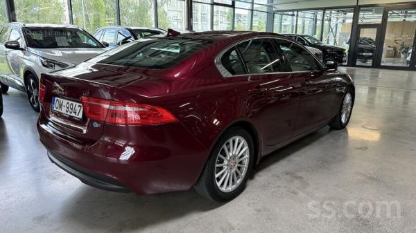 Red Jaguar XE 2016 in Riga, with an engine capacity of 2.00 L and mileage of 87 thousand km for 8900 €, photo 5 on AUTOMOTO.COM.LV