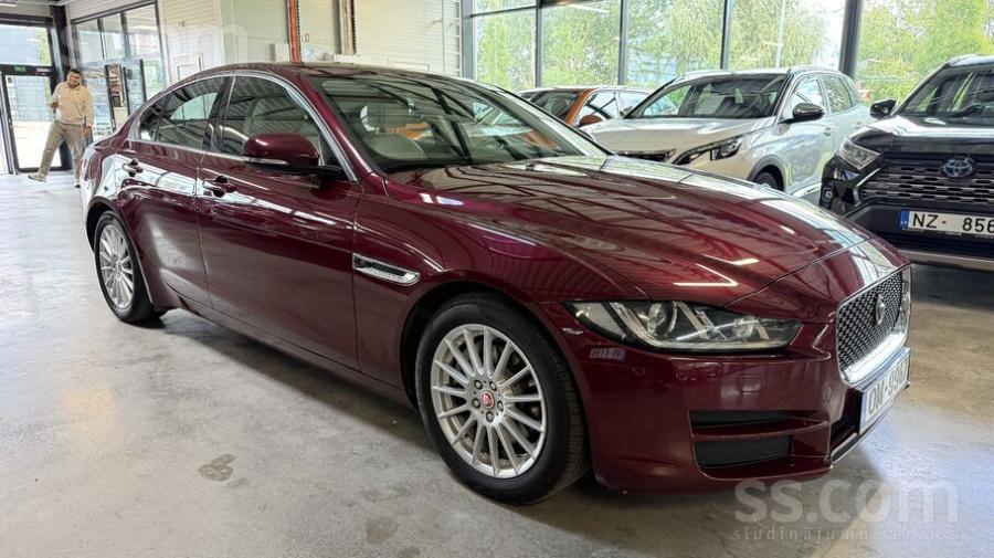 Red Jaguar XE 2016 in Riga, with an engine capacity of 2.00 L and mileage of 87 thousand km for 8900 €, photo 7 on AUTOMOTO.COM.LV