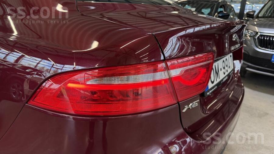 Red Jaguar XE 2016 in Riga, with an engine capacity of 2.00 L and mileage of 87 thousand km for 8900 €, photo 10 on AUTOMOTO.COM.LV