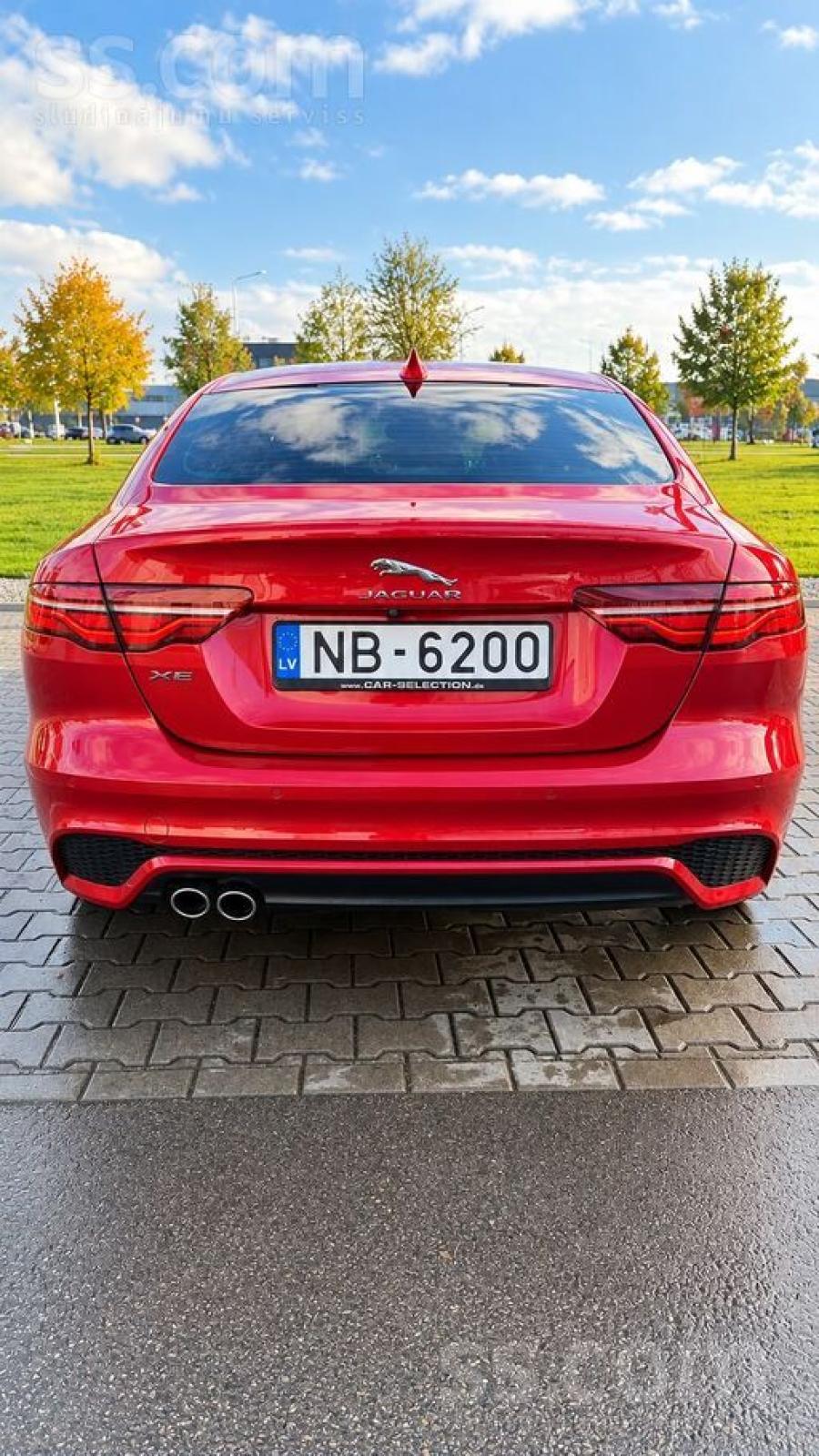Red Jaguar XE 2021 in Riga, with an engine capacity of 2.00 L and mileage of 112 thousand km for 28000 €, photo 3 on AUTOMOTO.COM.LV
