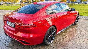 Red Jaguar XE 2021 in Riga, with an engine capacity of 2.00 L and mileage of 112 thousand km for 28000 €, photo 4 on AUTOMOTO.COM.LV
