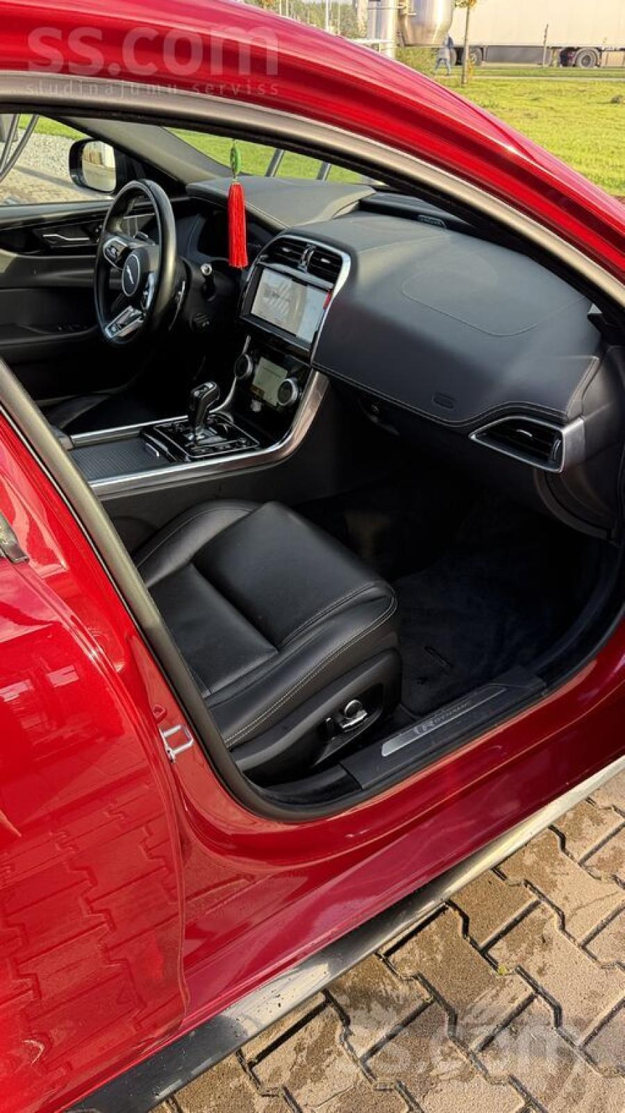 Red Jaguar XE 2021 in Riga, with an engine capacity of 2.00 L and mileage of 112 thousand km for 28000 €, photo 5 on AUTOMOTO.COM.LV
