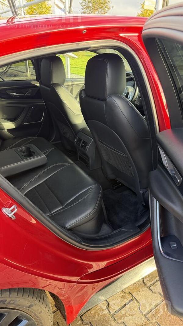 Red Jaguar XE 2021 in Riga, with an engine capacity of 2.00 L and mileage of 112 thousand km for 28000 €, photo 6 on AUTOMOTO.COM.LV