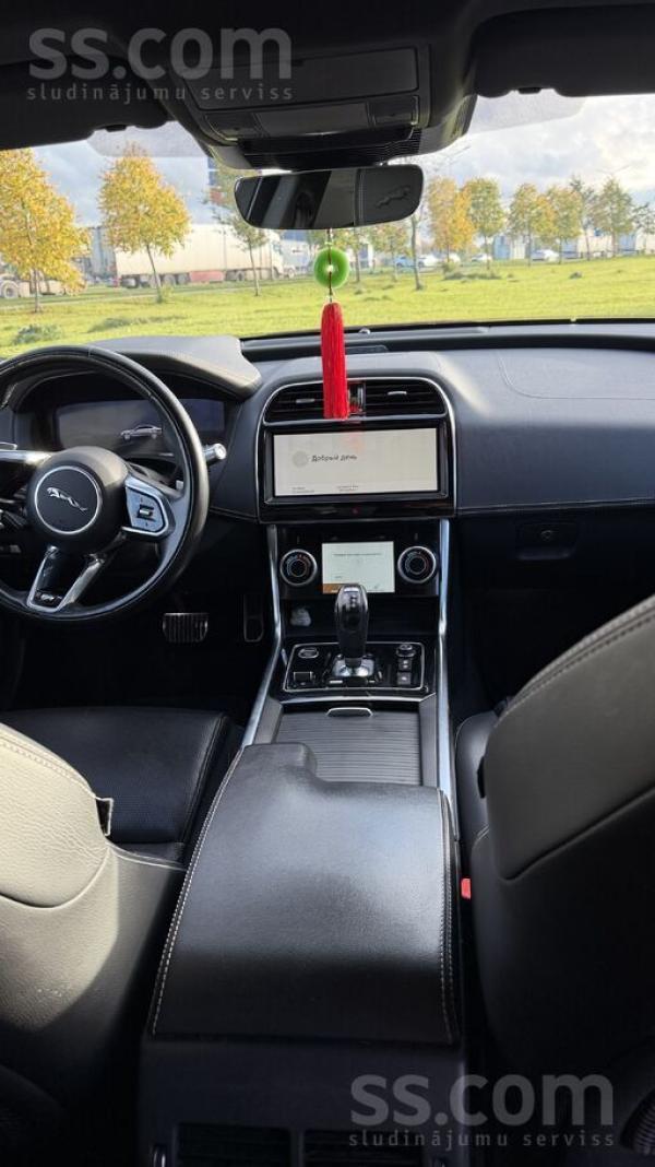 Red Jaguar XE 2021 in Riga, with an engine capacity of 2.00 L and mileage of 112 thousand km for 28000 €, photo 7 on AUTOMOTO.COM.LV