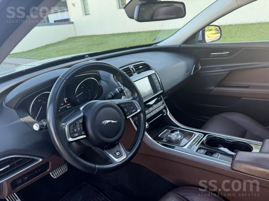 Jaguar XE 2015 in Riga, with an engine capacity of 2.00 L and mileage of 281 thousand km for 7995 €, photo 17 on AUTOMOTO.COM.LV