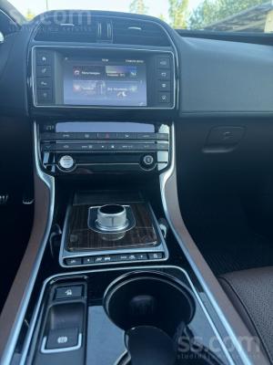 Jaguar XE 2015 in Riga, with an engine capacity of 2.00 L and mileage of 281 thousand km for 7995 €, photo 20 on AUTOMOTO.COM.LV