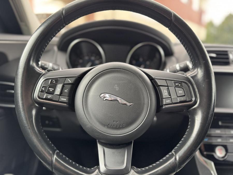 Jaguar XE 2018 in Kretinga, with an engine capacity of 2.00 L and mileage of 168 thousand km for 8995 €, photo 19 on AUTOMOTO.COM.LV