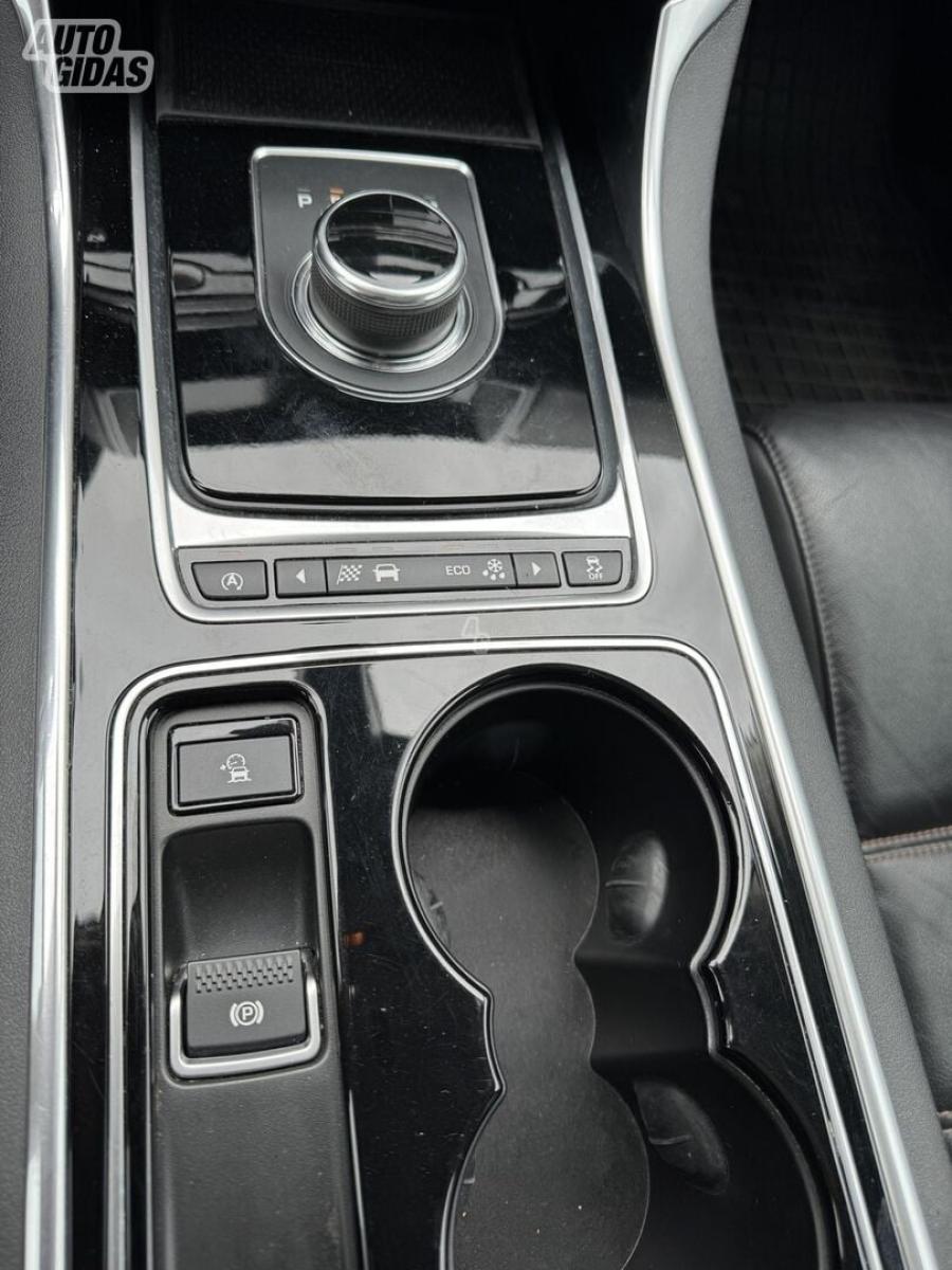 Jaguar XE 2018 in Kretinga, with an engine capacity of 2.00 L and mileage of 168 thousand km for 8995 €, photo 26 on AUTOMOTO.COM.LV