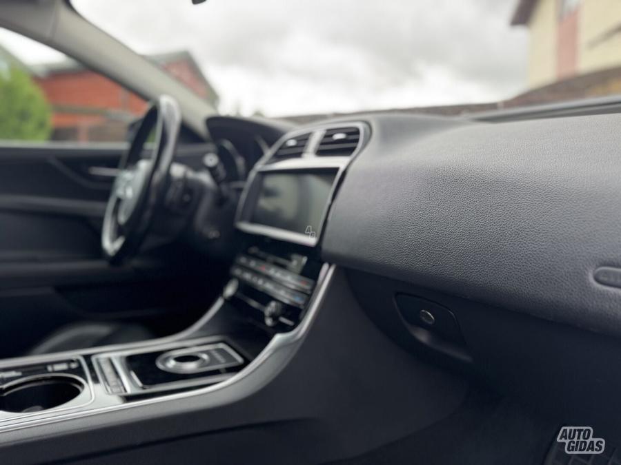 Jaguar XE 2018 in Kretinga, with an engine capacity of 2.00 L and mileage of 168 thousand km for 8995 €, photo 27 on AUTOMOTO.COM.LV