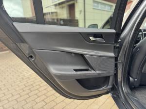 Jaguar XE 2018 in Kretinga, with an engine capacity of 2.00 L and mileage of 168 thousand km for 8995 €, photo 29 on AUTOMOTO.COM.LV