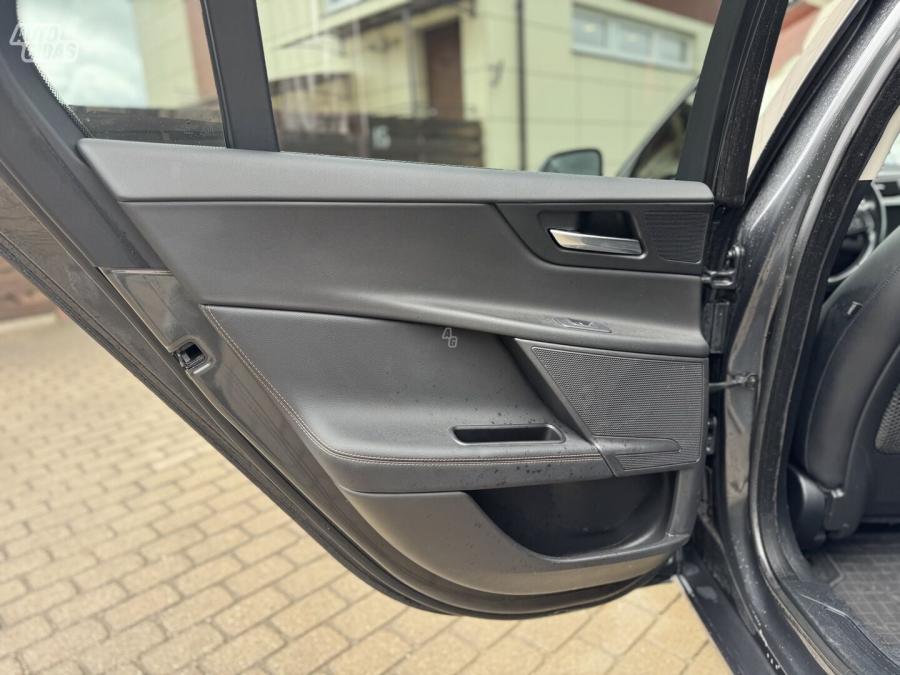 Jaguar XE 2018 in Kretinga, with an engine capacity of 2.00 L and mileage of 168 thousand km for 8995 €, photo 29 on AUTOMOTO.COM.LV