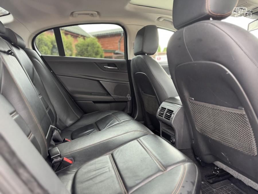Jaguar XE 2018 in Kretinga, with an engine capacity of 2.00 L and mileage of 168 thousand km for 8995 €, photo 34 on AUTOMOTO.COM.LV