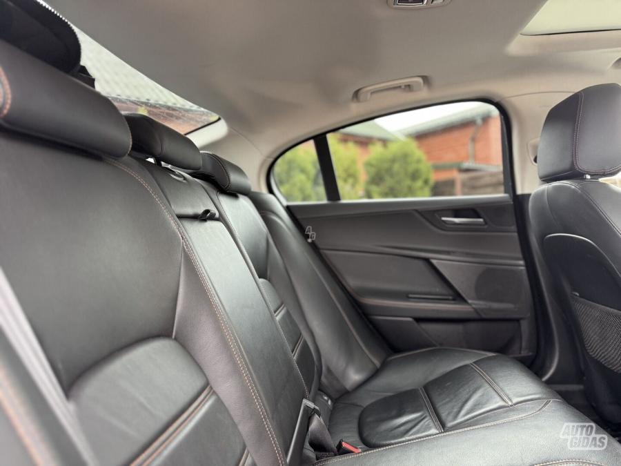 Jaguar XE 2018 in Kretinga, with an engine capacity of 2.00 L and mileage of 168 thousand km for 8995 €, photo 35 on AUTOMOTO.COM.LV
