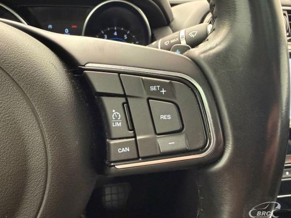 Jaguar XE 2019 in Vilnius, with an engine capacity of 2.00 L and mileage of 63 thousand km for 17500 €, photo 6 on AUTOMOTO.COM.LV